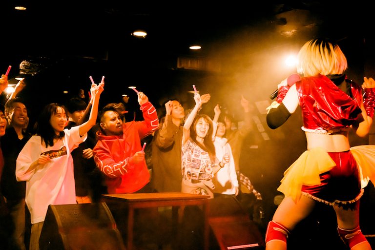 ryuchellがSMラウンジのオーナーとなって女王様を教育！ロマンポルノ・ナウ『愛してる！』予告編&ポスタービジュアル – ムビッチ