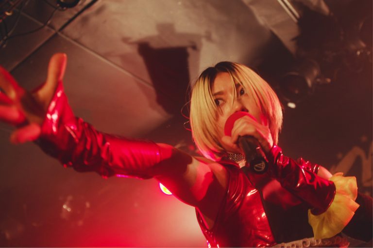 ryuchellがSMラウンジのオーナーとなって女王様を教育！ロマンポルノ・ナウ『愛してる！』予告編&ポスタービジュアル – ムビッチ